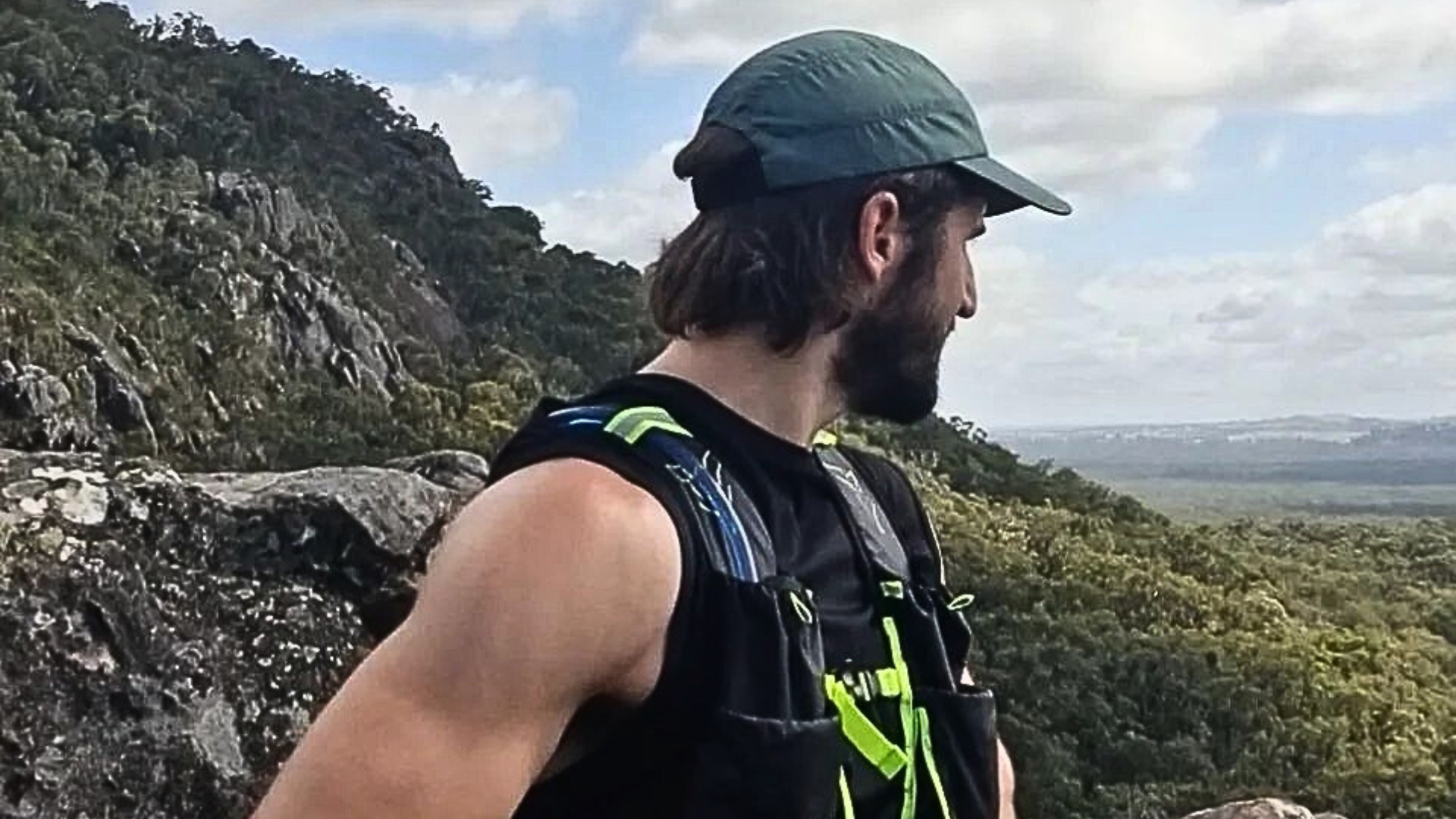 6 Things You Should Pack In Your Running Hydration Vest– RUNLY